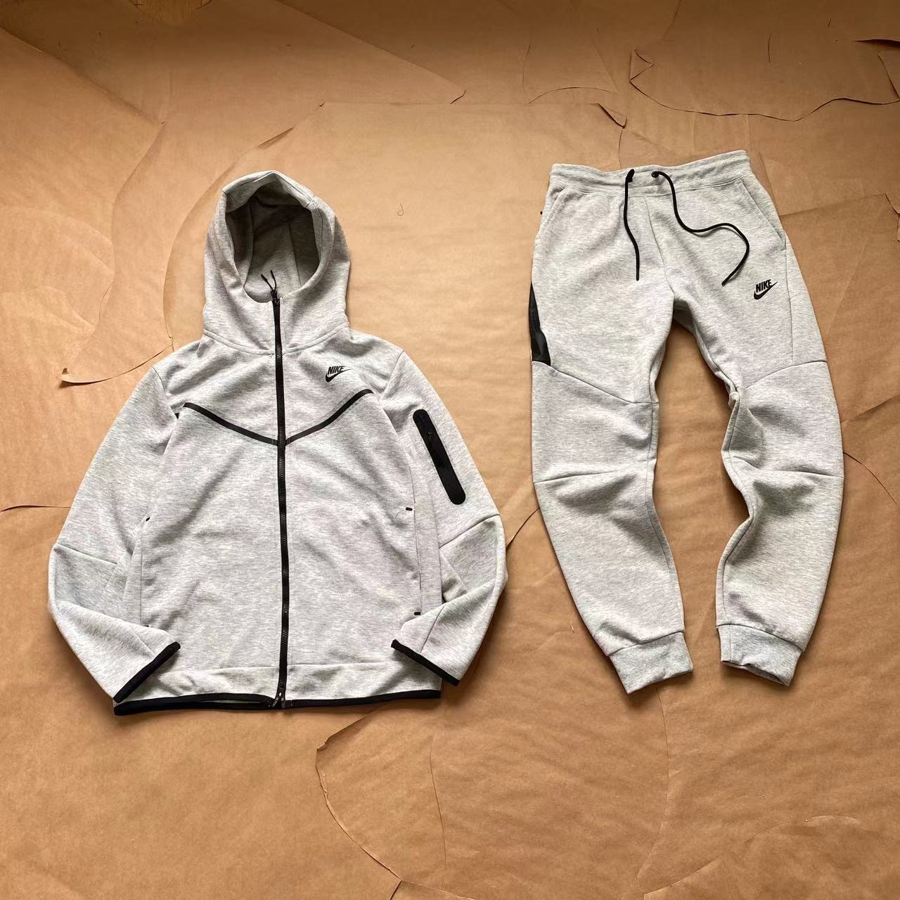 Conjuntos Tech Fleece